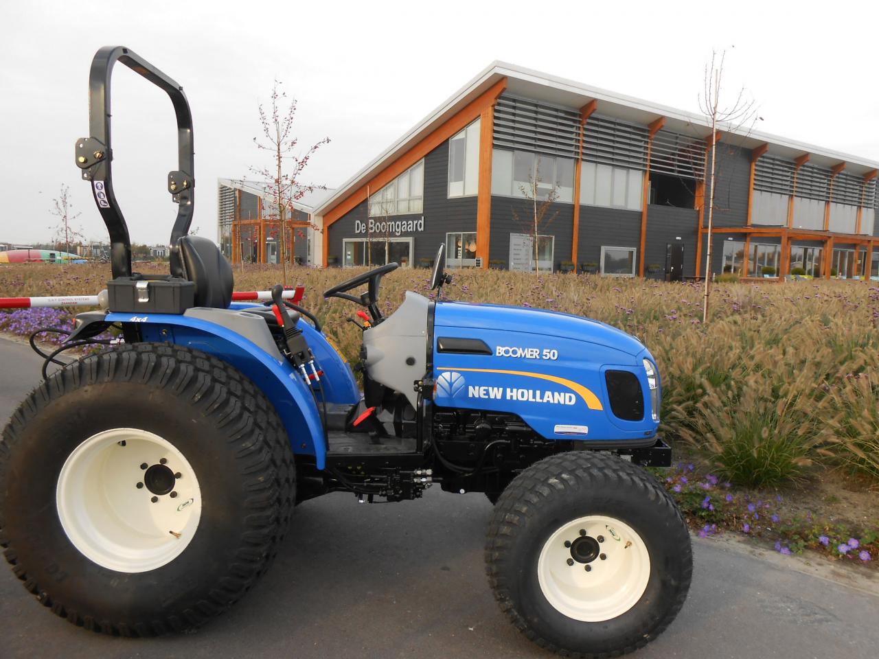 new-holland-boomer-50-voor-vakantiepark-de-boomaard-in-westkapelle